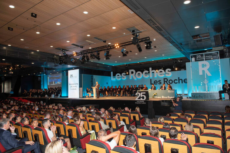 Les Roches Marbella conmemora los 25 años de su primera graduación ...